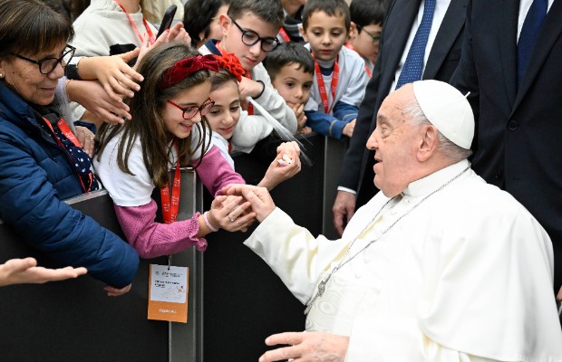 9Colonne | IL PAPA: DATE AI BAMBINI IL DONO DELLA FEDE