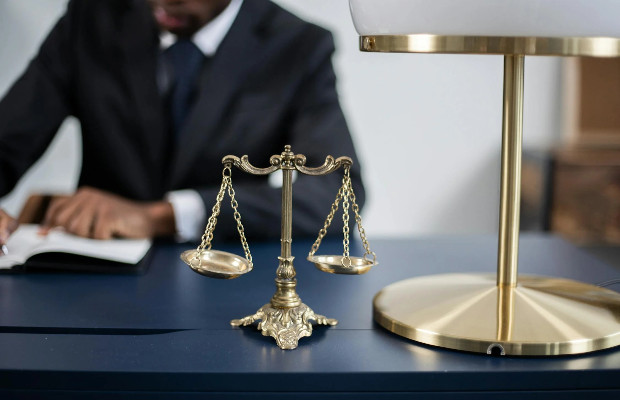 9Colonne | Troppe leggi nessuna legge